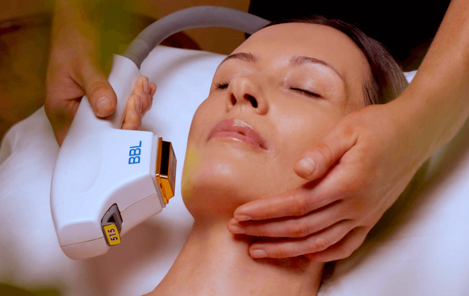 Broadband Light Therapy: How It Works, Effectiveness, Before & After ...